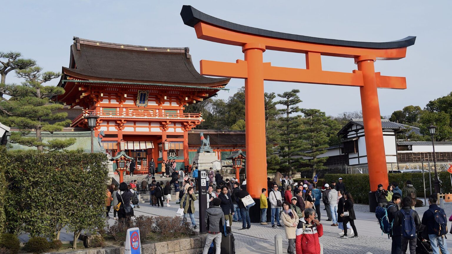 How Shinto Shrines Influence Japanese Architecture
